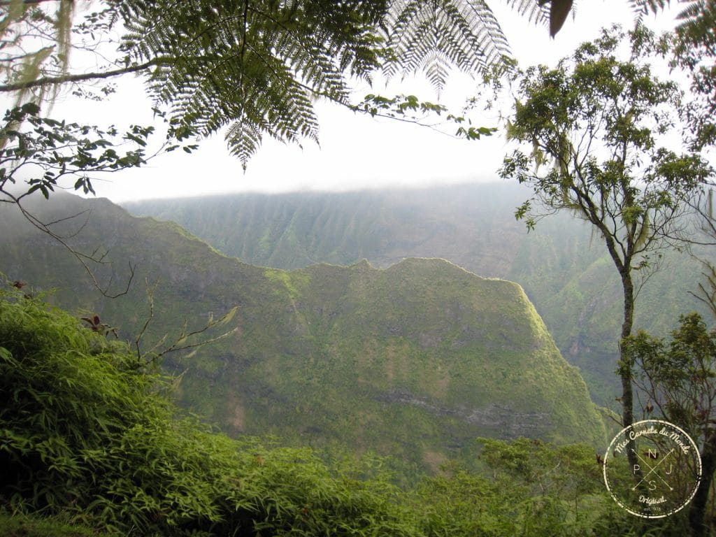 Randonnée à Tahiti sur les Crêtes Volcaniques du Mont Aorai